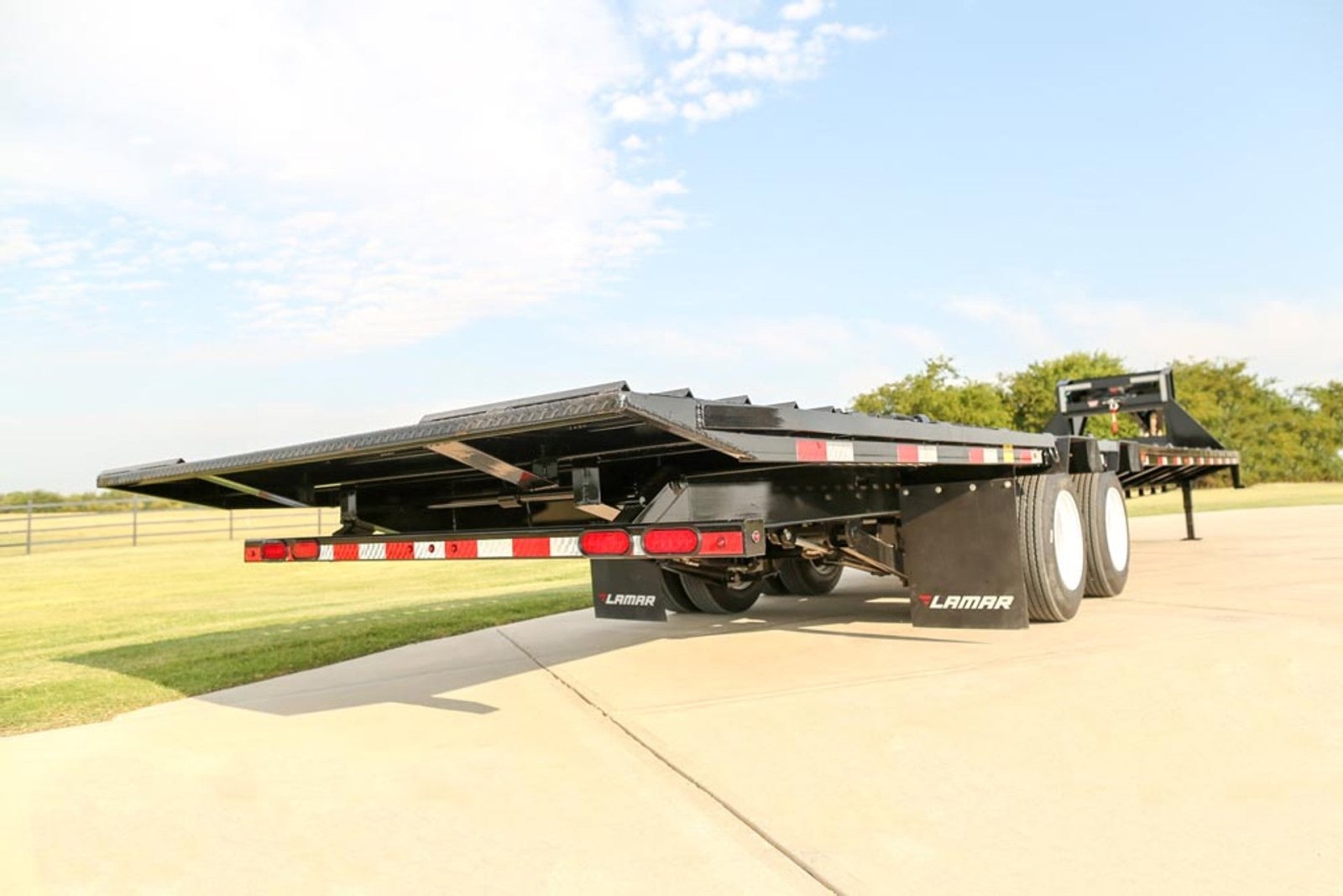 Lamar FG Deckover Goosneck Trailer – Stryker Dealership Group